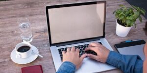 CSRレポートの基本を学ぼう！サステナビリティとの違いも解説 - OUTSENSE